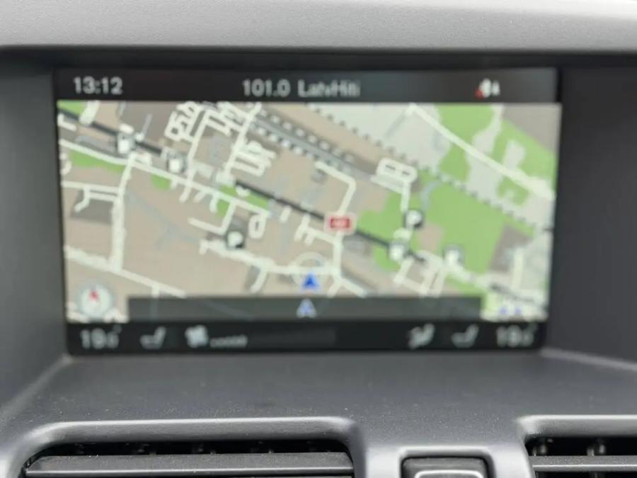 Black Volvo XC60 2015 in Riga, with an engine capacity of 2.00 L and mileage of 199 thousand km for 13500 €, photo 16 on AUTOMOTO.COM.LV