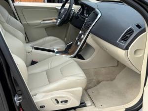 Black Volvo XC60 2015 in Riga, with an engine capacity of 2.00 L and mileage of 199 thousand km for 13500 €, photo 18 on AUTOMOTO.COM.LV