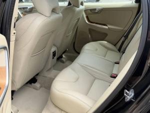 Black Volvo XC60 2015 in Riga, with an engine capacity of 2.00 L and mileage of 199 thousand km for 13500 €, photo 19 on AUTOMOTO.COM.LV