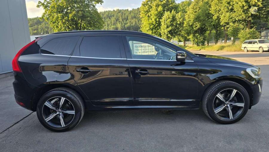 Black Volvo XC60 2015 in Kaunas, with an engine capacity of 1.97 L and mileage of 317 thousand km for 9299 €, photo 5 on AUTOMOTO.COM.LV