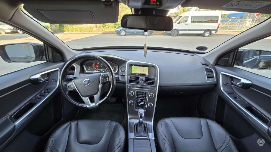 Black Volvo XC60 2015 in Kaunas, with an engine capacity of 1.97 L and mileage of 317 thousand km for 9299 €, photo 13 on AUTOMOTO.COM.LV