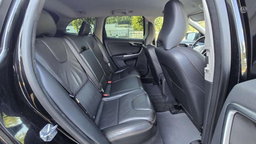 Black Volvo XC60 2015 in Kaunas, with an engine capacity of 1.97 L and mileage of 317 thousand km for 9299 €, photo 16 on AUTOMOTO.COM.LV