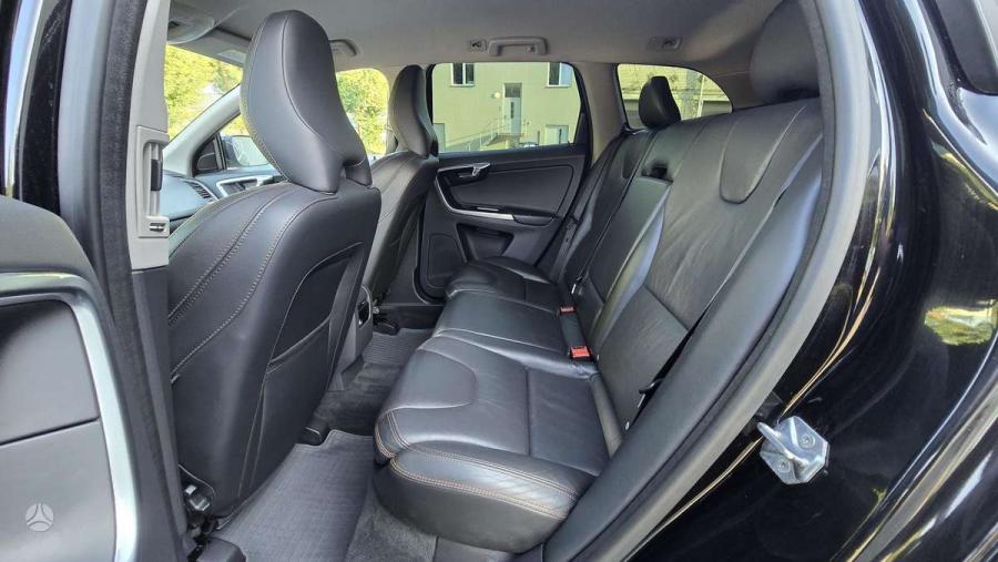 Black Volvo XC60 2015 in Kaunas, with an engine capacity of 1.97 L and mileage of 317 thousand km for 9299 €, photo 17 on AUTOMOTO.COM.LV