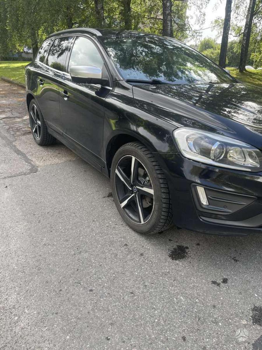 Black Volvo XC60 2015 in Vilnius, with an engine capacity of 1.98 L and mileage of 295 thousand km for 9000 €, photo 3 on AUTOMOTO.COM.LV