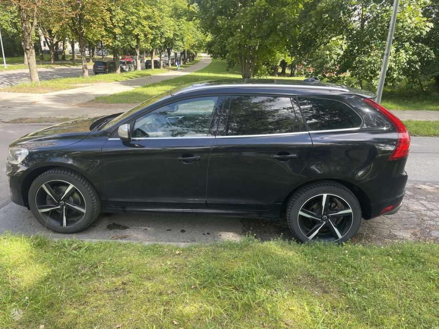 Black Volvo XC60 2015 in Vilnius, with an engine capacity of 1.98 L and mileage of 295 thousand km for 9000 €, photo 5 on AUTOMOTO.COM.LV