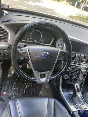 Black Volvo XC60 2015 in Vilnius, with an engine capacity of 1.98 L and mileage of 295 thousand km for 9000 €, photo 10 on AUTOMOTO.COM.LV