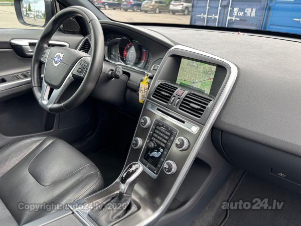 Black Volvo XC60 2015 in Paide, with an engine capacity of 2.00 L and mileage of 286 thousand km for 11490 €, photo 8 on AUTOMOTO.COM.LV