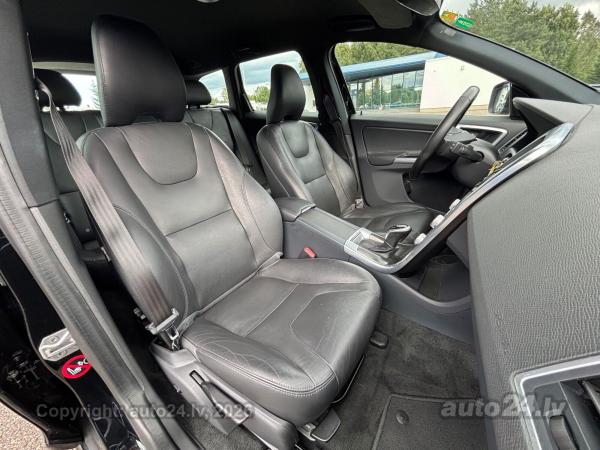 Black Volvo XC60 2015 in Paide, with an engine capacity of 2.00 L and mileage of 286 thousand km for 11490 €, photo 10 on AUTOMOTO.COM.LV