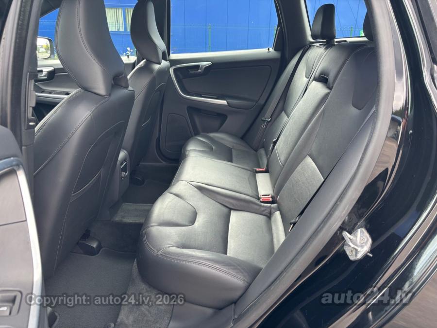 Melns Volvo XC60 2015 Paide, ar dzinēja tilpumu 2.00 L un nobraukumu 286 tūkst. km par 11490 €, foto 14 vietnē AUTOMOTO.COM.LV