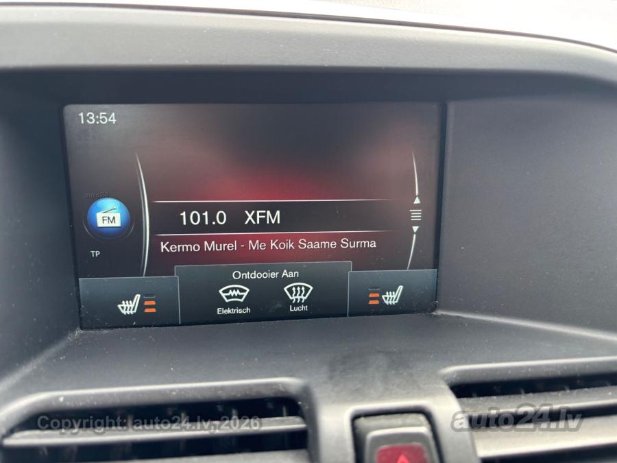 Melns Volvo XC60 2015 Paide, ar dzinēja tilpumu 2.00 L un nobraukumu 286 tūkst. km par 11490 €, foto 17 vietnē AUTOMOTO.COM.LV