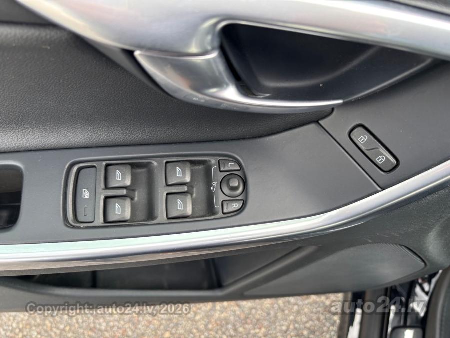 Melns Volvo XC60 2015 Paide, ar dzinēja tilpumu 2.00 L un nobraukumu 286 tūkst. km par 11490 €, foto 20 vietnē AUTOMOTO.COM.LV