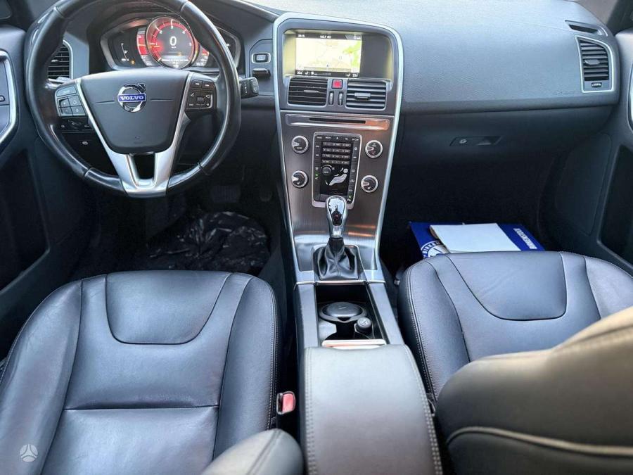 Black Volvo XC60 2015 in Taurage, with an engine capacity of 2.00 L and mileage of 200 thousand km for 9300 €, photo 8 on AUTOMOTO.COM.LV