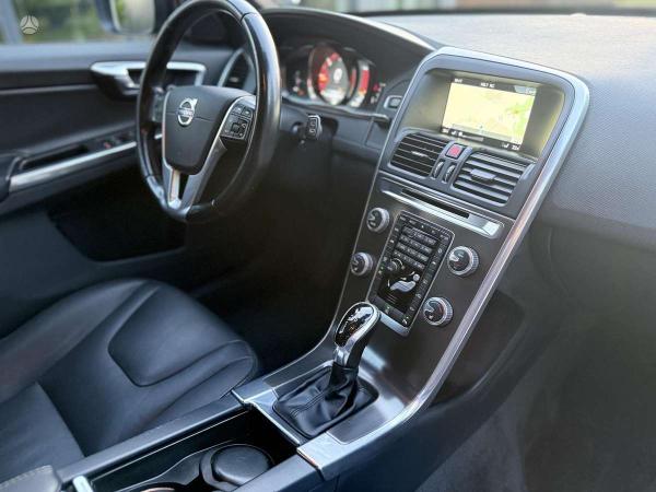 Melns Volvo XC60 2015 Tauragė, ar dzinēja tilpumu 2.00 L un nobraukumu 200 tūkst. km par 9300 €, foto 9 vietnē AUTOMOTO.COM.LV
