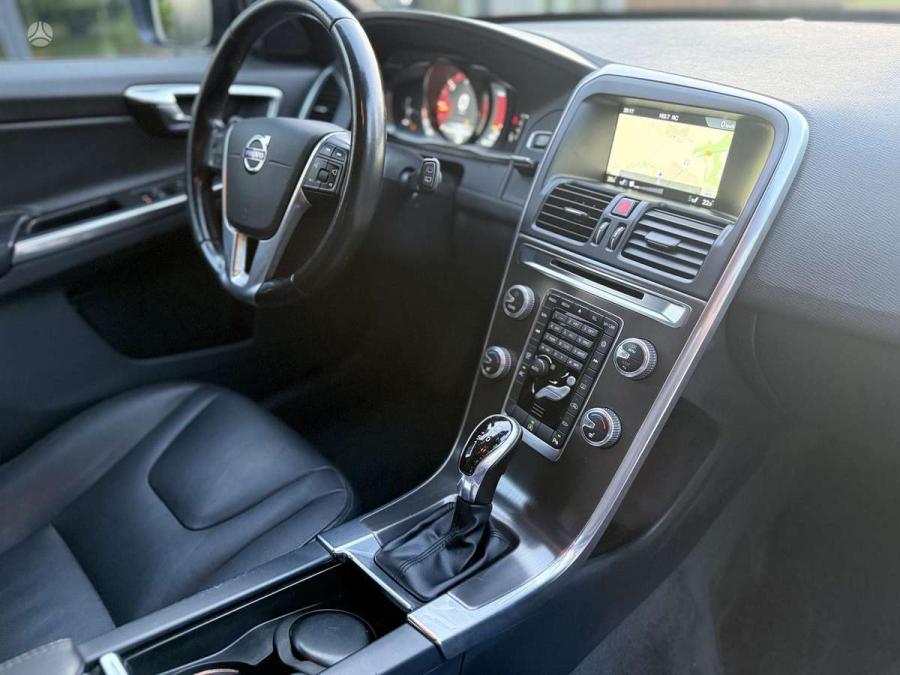 Black Volvo XC60 2015 in Taurage, with an engine capacity of 2.00 L and mileage of 200 thousand km for 9300 €, photo 10 on AUTOMOTO.COM.LV