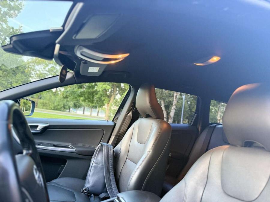Black Volvo XC60 2015 in Taurage, with an engine capacity of 2.00 L and mileage of 200 thousand km for 9300 €, photo 12 on AUTOMOTO.COM.LV