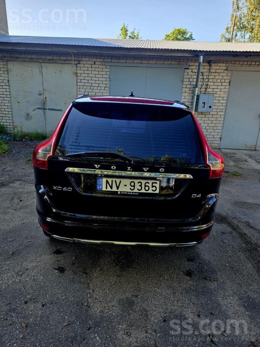 Black Volvo XC60 2015 in Riga, with an engine capacity of 2.00 L and mileage of 215 thousand km for 9000 €, photo 3 on AUTOMOTO.COM.LV
