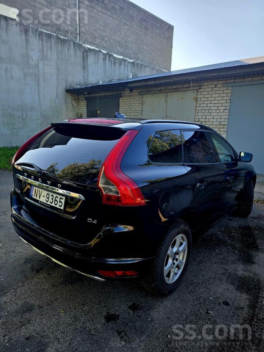Black Volvo XC60 2015 in Riga, with an engine capacity of 2.00 L and mileage of 215 thousand km for 9000 €, photo 4 on AUTOMOTO.COM.LV