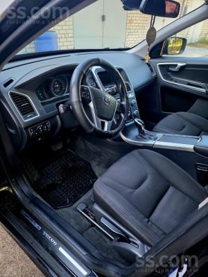Black Volvo XC60 2015 in Riga, with an engine capacity of 2.00 L and mileage of 215 thousand km for 9000 €, photo 5 on AUTOMOTO.COM.LV