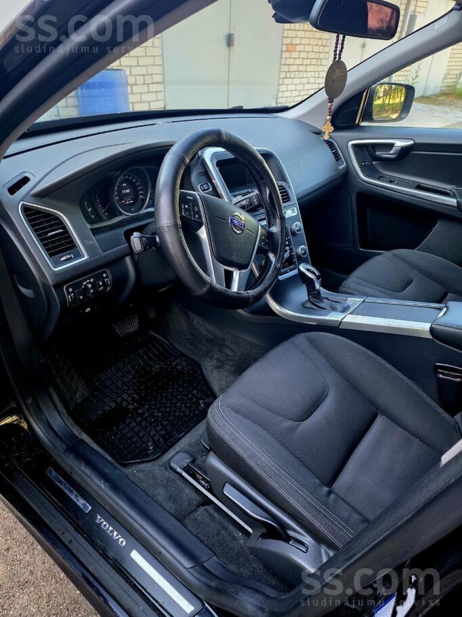 Black Volvo XC60 2015 in Riga, with an engine capacity of 2.00 L and mileage of 215 thousand km for 9000 €, photo 5 on AUTOMOTO.COM.LV