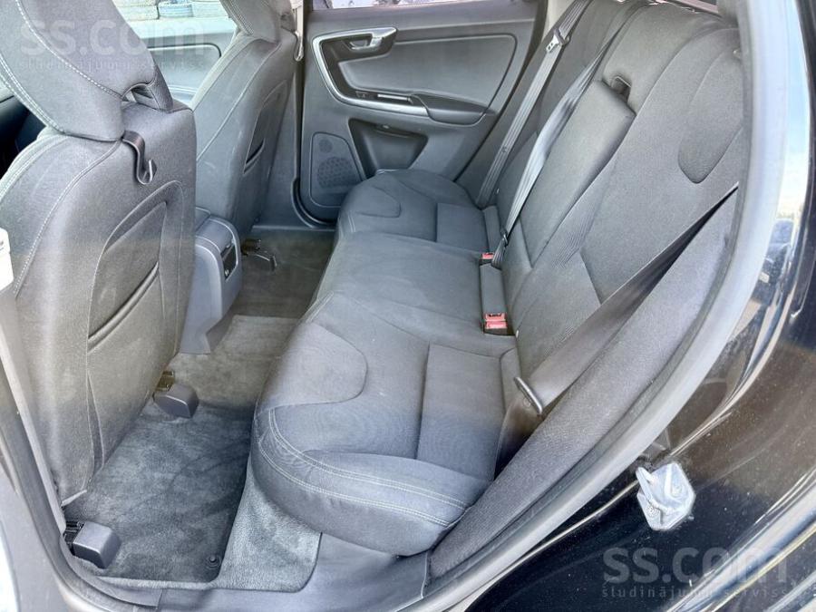 Melns Volvo XC60 2015 Rīga, ar dzinēja tilpumu 2.00 L un nobraukumu 0 tūkst. km par 8450 €, foto 8 vietnē AUTOMOTO.COM.LV