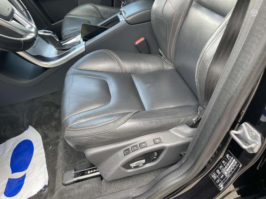 Melns Volvo XC60 2015 Kauņa, ar dzinēja tilpumu 1.97 L un nobraukumu 29 tūkst. km par 11750 €, foto 26 vietnē AUTOMOTO.COM.LV