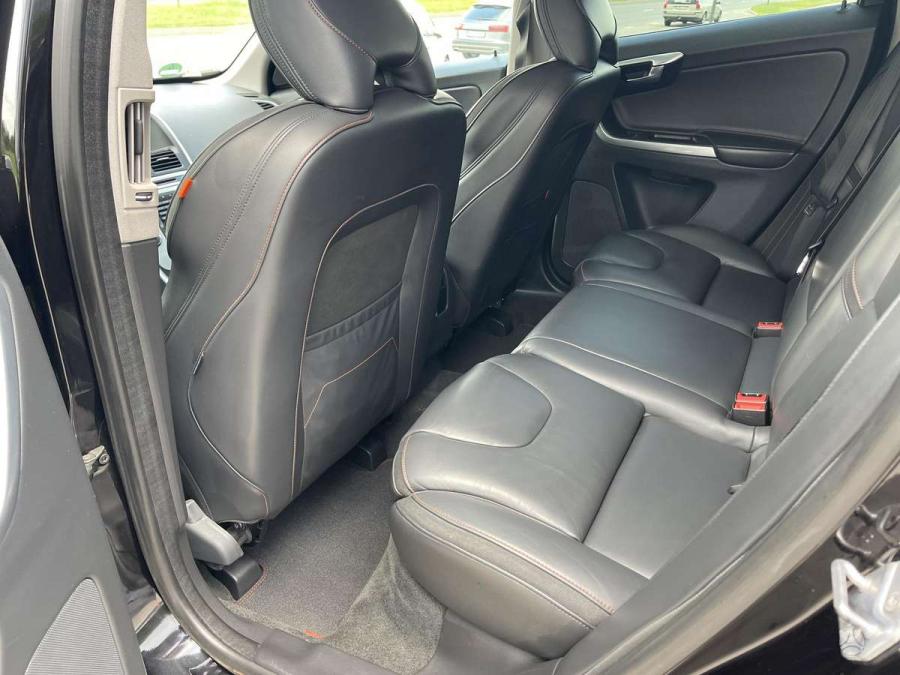 Melns Volvo XC60 2015 Kauņa, ar dzinēja tilpumu 1.97 L un nobraukumu 29 tūkst. km par 11750 €, foto 27 vietnē AUTOMOTO.COM.LV