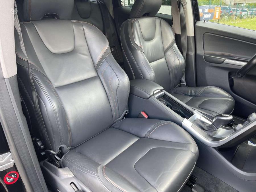 Melns Volvo XC60 2015 Kauņa, ar dzinēja tilpumu 1.97 L un nobraukumu 29 tūkst. km par 11750 €, foto 30 vietnē AUTOMOTO.COM.LV