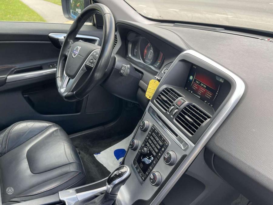 Melns Volvo XC60 2015 Kauņa, ar dzinēja tilpumu 1.97 L un nobraukumu 29 tūkst. km par 11750 €, foto 32 vietnē AUTOMOTO.COM.LV