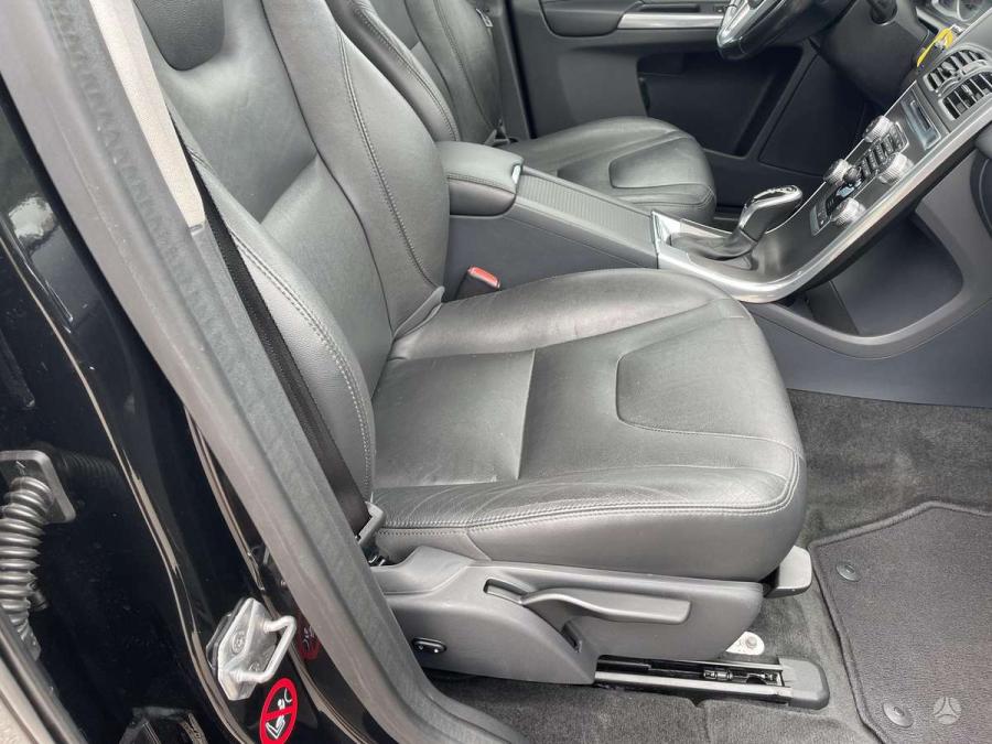 Melns Volvo XC60 2015 Kauņa, ar dzinēja tilpumu 1.97 L un nobraukumu 187 tūkst. km par 10750 €, foto 29 vietnē AUTOMOTO.COM.LV