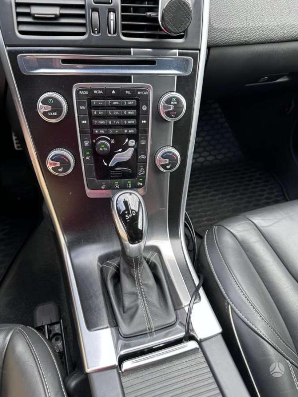 Melns Volvo XC60 2015 Viļņa, ar dzinēja tilpumu 2.40 L un nobraukumu 324 tūkst. km par 12200 €, foto 9 vietnē AUTOMOTO.COM.LV