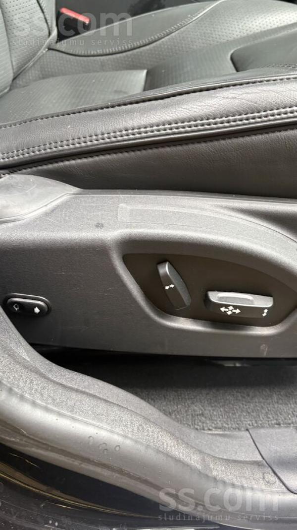 Black Volvo XC60 2015 in Ogre, with an engine capacity of 2.40 L and mileage of 229 thousand km for 13600 €, photo 10 on AUTOMOTO.COM.LV