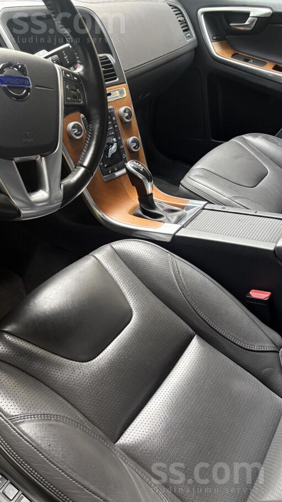 Melns Volvo XC60 2015 Ogre, ar dzinēja tilpumu 2.40 L un nobraukumu 229 tūkst. km par 13600 €, foto 13 vietnē AUTOMOTO.COM.LV