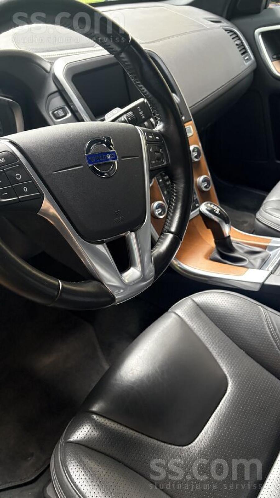 Melns Volvo XC60 2015 Ogre, ar dzinēja tilpumu 2.40 L un nobraukumu 229 tūkst. km par 13600 €, foto 15 vietnē AUTOMOTO.COM.LV