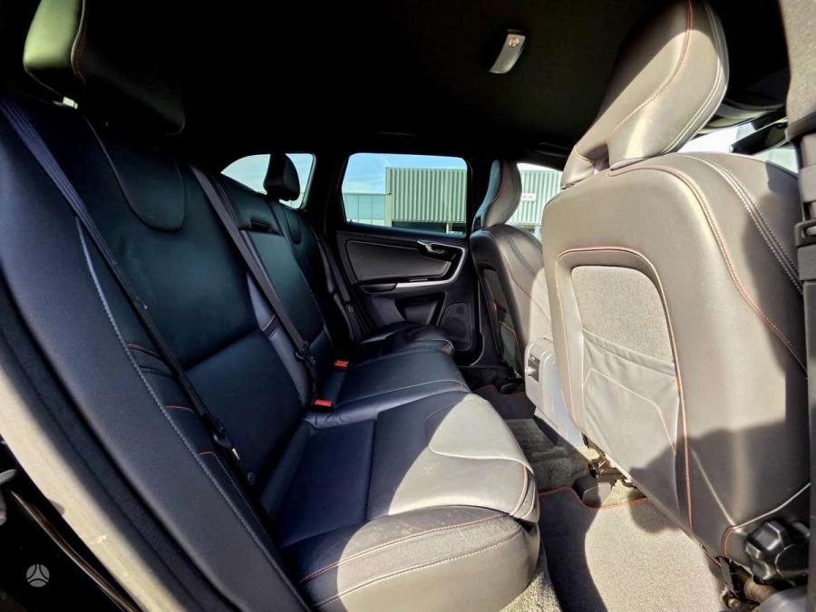 Melns Volvo XC60 2015 Šauļi, ar dzinēja tilpumu 1.97 L un nobraukumu 252 tūkst. km par 10950 €, foto 21 vietnē AUTOMOTO.COM.LV