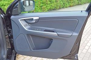 Melns Volvo XC60 2015 Viļņa, ar dzinēja tilpumu 2.00 L un nobraukumu 106 tūkst. km par 14550 €, foto 14 vietnē AUTOMOTO.COM.LV