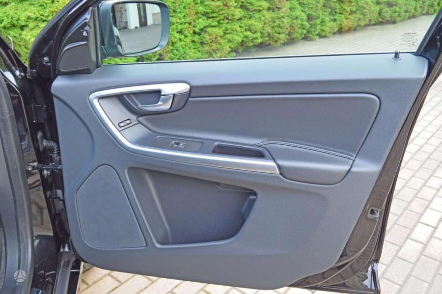 Melns Volvo XC60 2015 Viļņa, ar dzinēja tilpumu 2.00 L un nobraukumu 106 tūkst. km par 14550 €, foto 14 vietnē AUTOMOTO.COM.LV