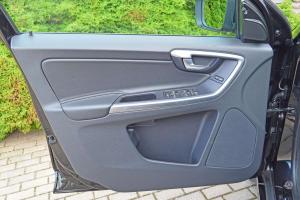 Melns Volvo XC60 2015 Viļņa, ar dzinēja tilpumu 2.00 L un nobraukumu 106 tūkst. km par 14550 €, foto 17 vietnē AUTOMOTO.COM.LV