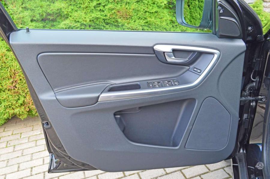 Melns Volvo XC60 2015 Viļņa, ar dzinēja tilpumu 2.00 L un nobraukumu 106 tūkst. km par 14550 €, foto 17 vietnē AUTOMOTO.COM.LV