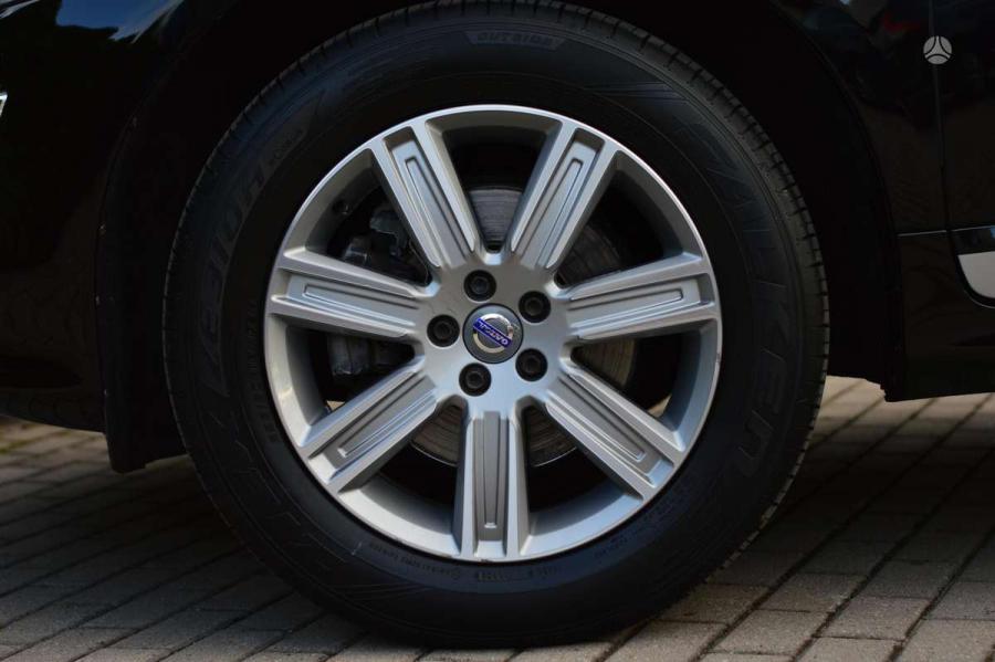 Melns Volvo XC60 2015 Viļņa, ar dzinēja tilpumu 2.00 L un nobraukumu 106 tūkst. km par 14550 €, foto 34 vietnē AUTOMOTO.COM.LV