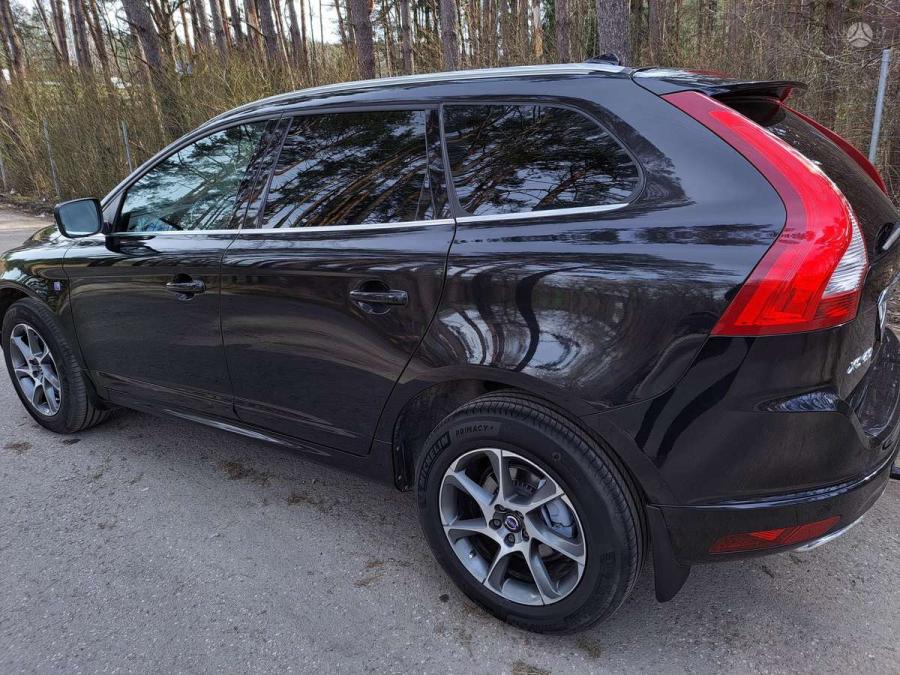 Black Volvo XC60 2015 in Ukmerge, with an engine capacity of 1.97 L and mileage of 310 thousand km for 8500 €, photo 7 on AUTOMOTO.COM.LV
