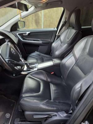 Black Volvo XC60 2015 in Ukmerge, with an engine capacity of 1.97 L and mileage of 310 thousand km for 8500 €, photo 10 on AUTOMOTO.COM.LV