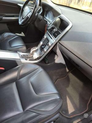 Black Volvo XC60 2015 in Ukmerge, with an engine capacity of 1.97 L and mileage of 310 thousand km for 8500 €, photo 11 on AUTOMOTO.COM.LV