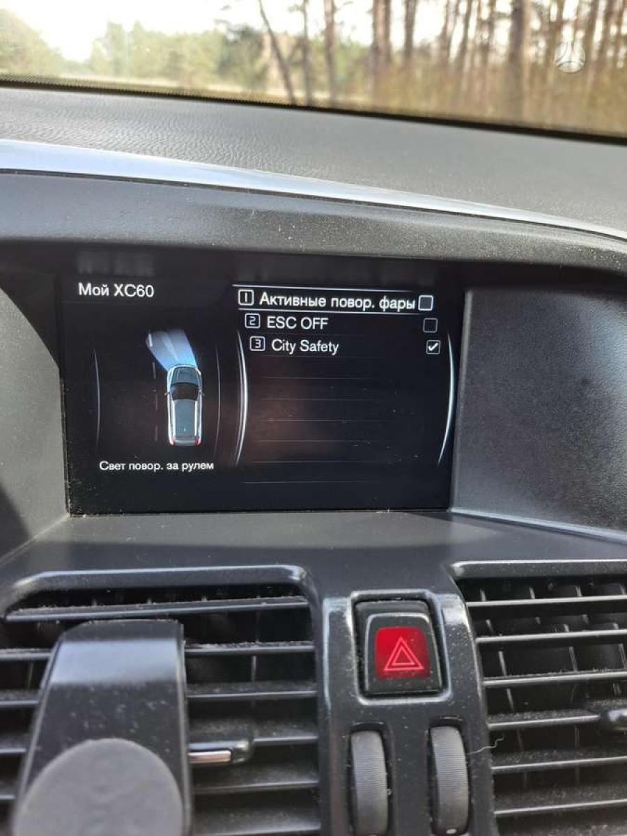 Black Volvo XC60 2015 in Ukmerge, with an engine capacity of 1.97 L and mileage of 310 thousand km for 8500 €, photo 14 on AUTOMOTO.COM.LV