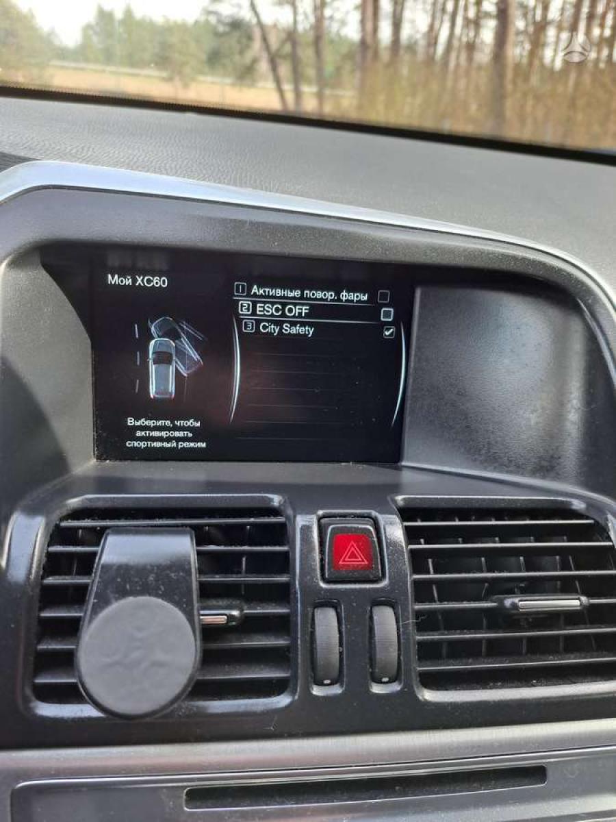 Black Volvo XC60 2015 in Ukmerge, with an engine capacity of 1.97 L and mileage of 310 thousand km for 8500 €, photo 18 on AUTOMOTO.COM.LV