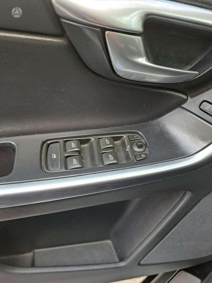 Black Volvo XC60 2015 in Ukmerge, with an engine capacity of 1.97 L and mileage of 310 thousand km for 8500 €, photo 20 on AUTOMOTO.COM.LV