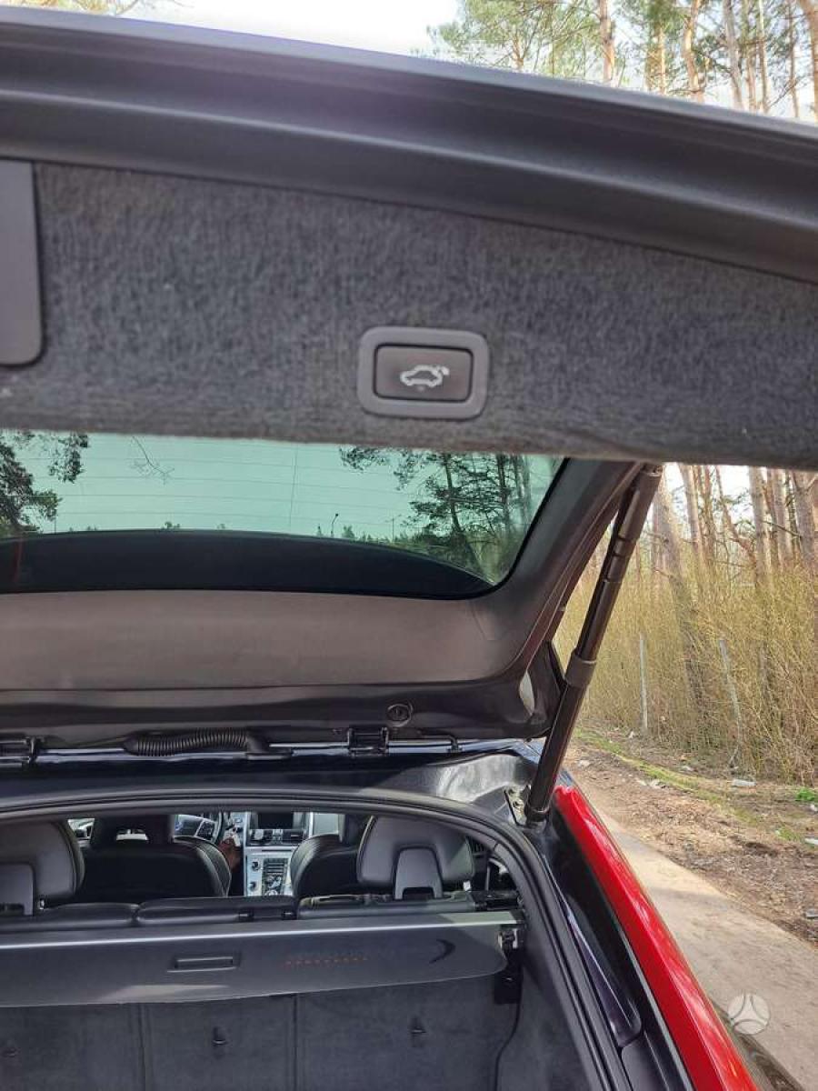 Black Volvo XC60 2015 in Ukmerge, with an engine capacity of 1.97 L and mileage of 310 thousand km for 8500 €, photo 23 on AUTOMOTO.COM.LV