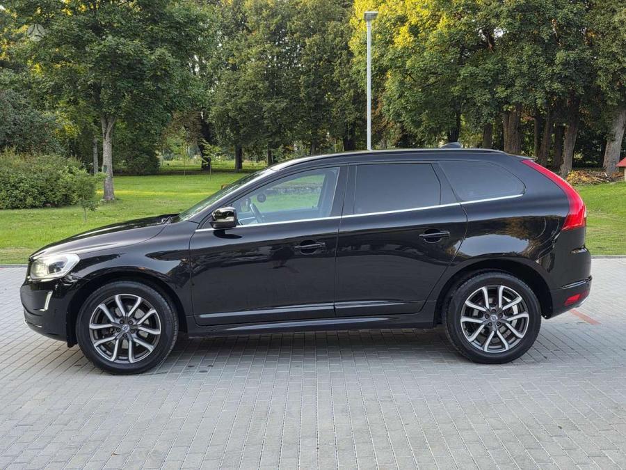 Black Volvo XC60 2015 in Kretinga, with an engine capacity of 2.40 L and mileage of 242 thousand km for 12200 €, photo 8 on AUTOMOTO.COM.LV