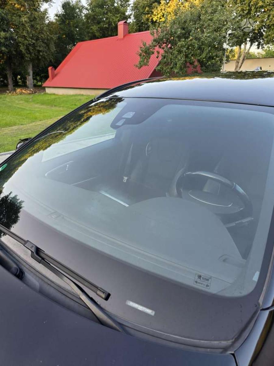 Black Volvo XC60 2015 in Kretinga, with an engine capacity of 2.40 L and mileage of 242 thousand km for 12200 €, photo 11 on AUTOMOTO.COM.LV