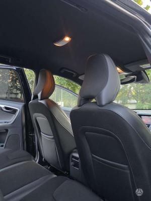Black Volvo XC60 2015 in Kretinga, with an engine capacity of 2.40 L and mileage of 242 thousand km for 12200 €, photo 14 on AUTOMOTO.COM.LV