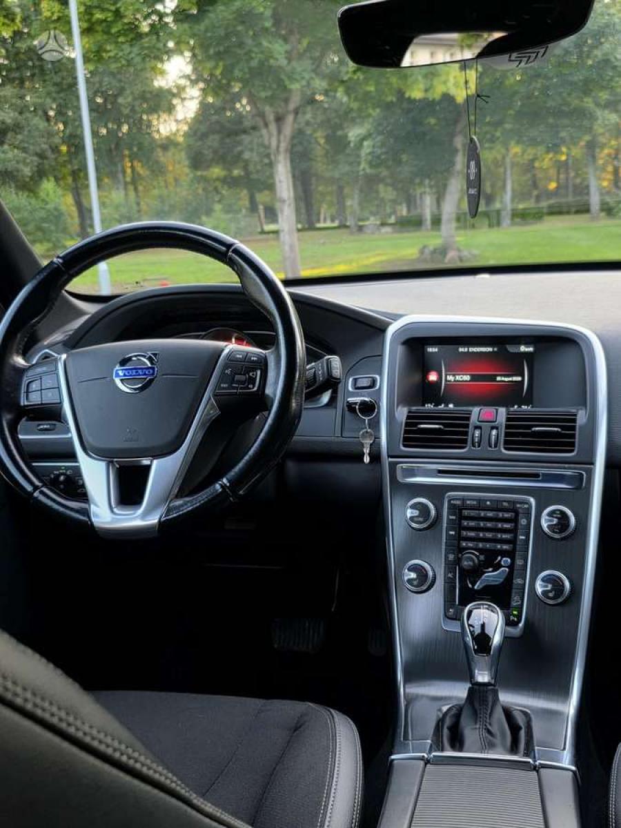 Black Volvo XC60 2015 in Kretinga, with an engine capacity of 2.40 L and mileage of 242 thousand km for 12200 €, photo 15 on AUTOMOTO.COM.LV